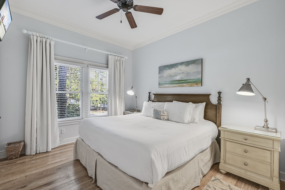 Town Center condo minutes to all Watercolor and Seaside have to offer ...