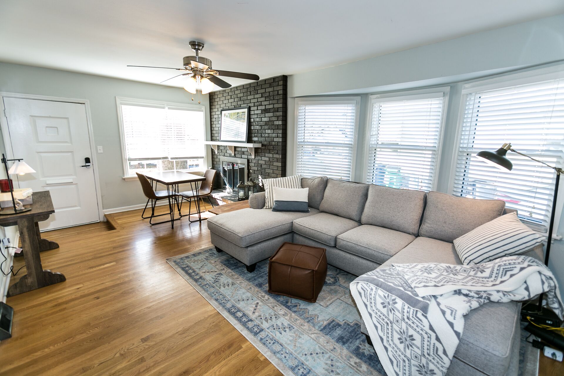 Safe Quiet Neighborhood! Clean And Cozy Family Friendly 2 Bd W/ Large Deck! - Kirkwood, MO