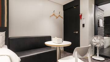 Suíte (Couple PC) | Individualmente decorados, individualmente mobiliados, escrivaninha