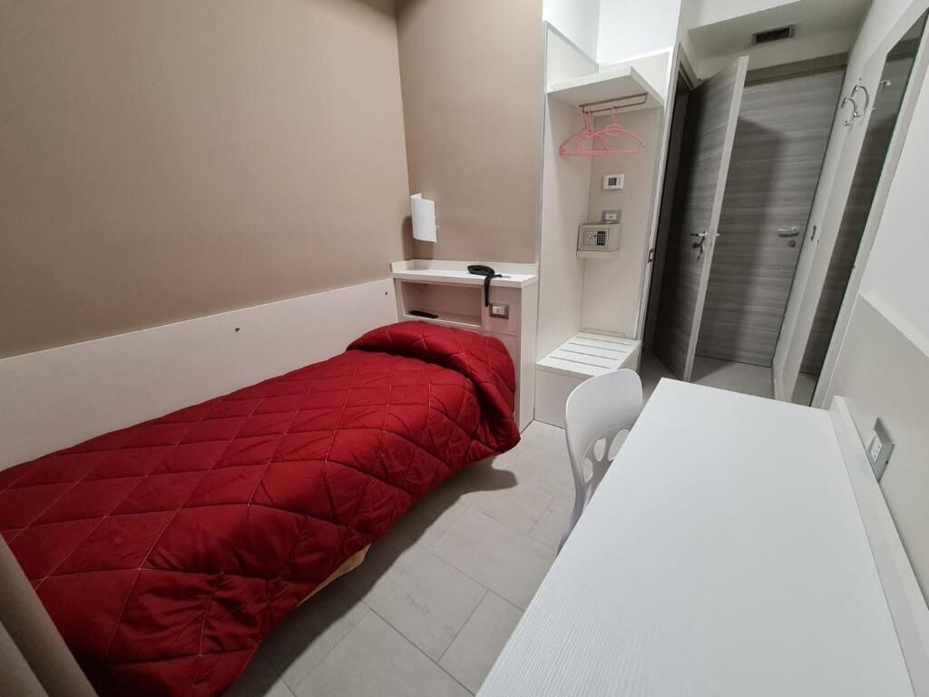 Cofres nos quartos, escrivaninha, cortinas blackout, Wi-Fi de cortesia