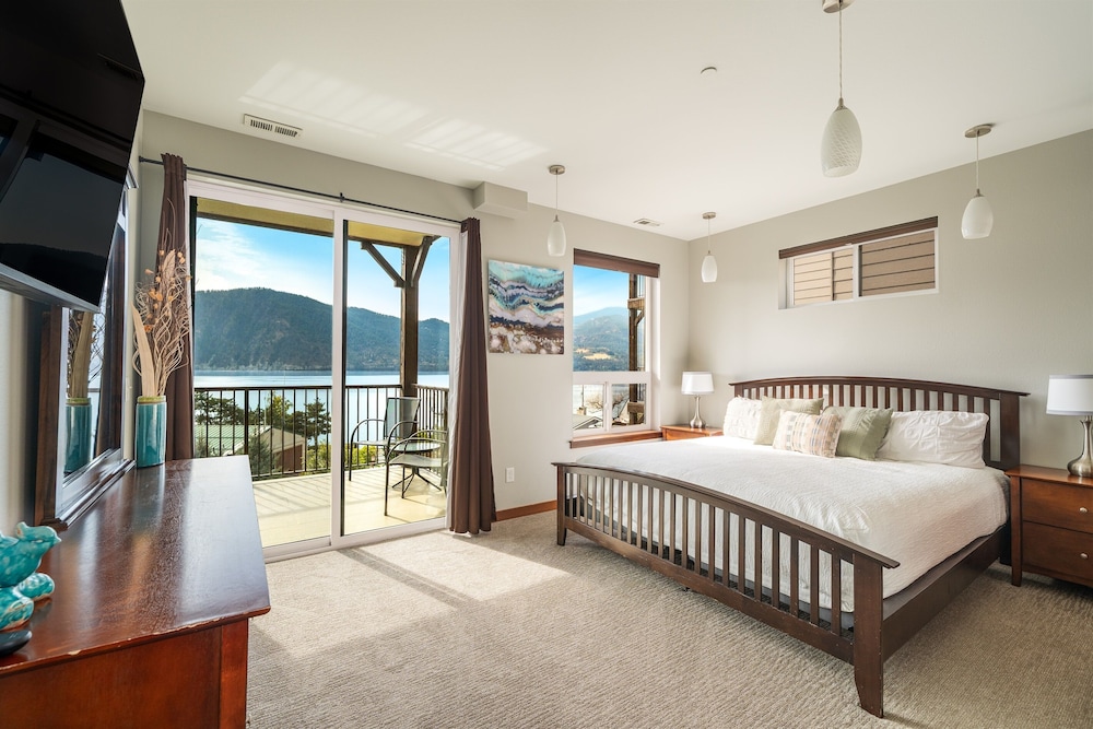 Breathtaking views, walk downtown-Manson Bay - Manson | Vrbo