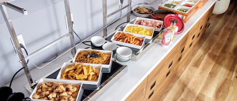 Café da manhã com buffet todos os dias (JPY 1500 por pessoa)