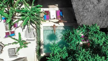 Piscina exterior, da(s) 10:00 à(s) 19:00, espreguiçadeiras