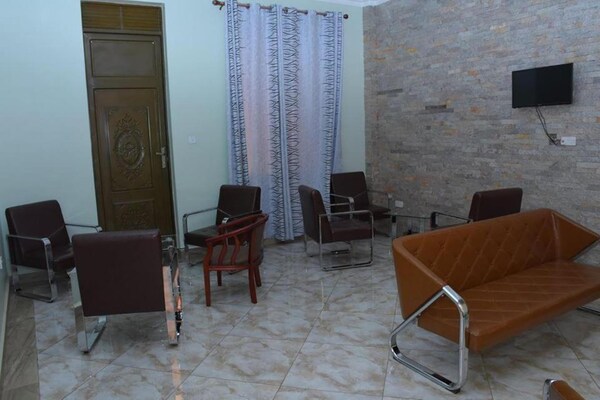 日日尊贵酒店 - 坎帕拉