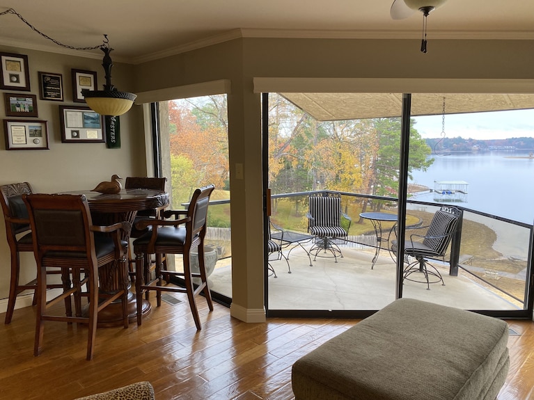 Cozy Lake Condo, 5 Minutes From Oaklawn Casino - Hot Springs National Park, AR