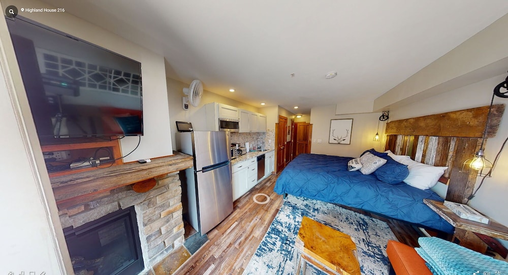 Highland House Studio - Ski In/out & Central Village - Snowshoe, WV