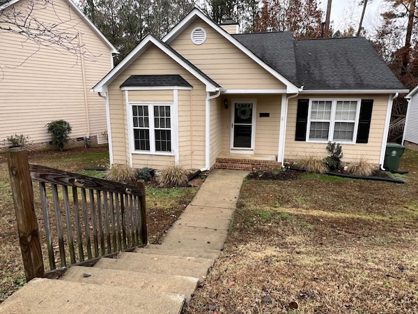 Fenced In|pet Friendly|king Bed|heart Of Cary - Cary, NC