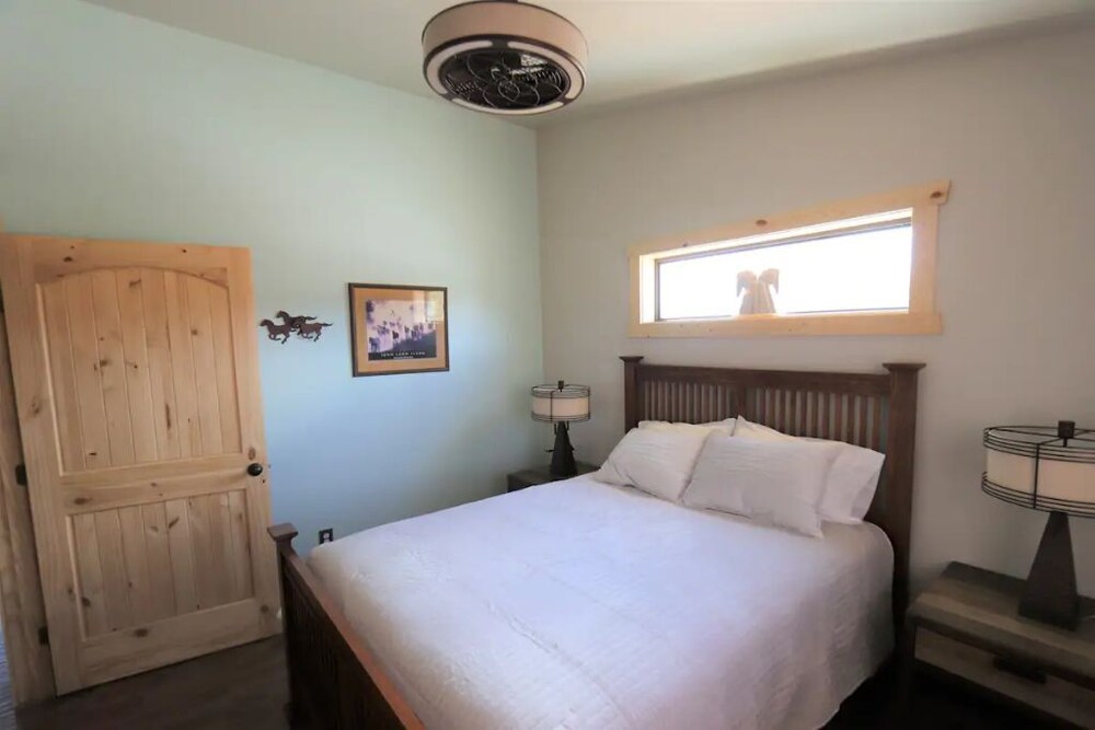 Peace, Privacy, Serenity And Panoramic Views From All Windows - Capitol Reef National Park