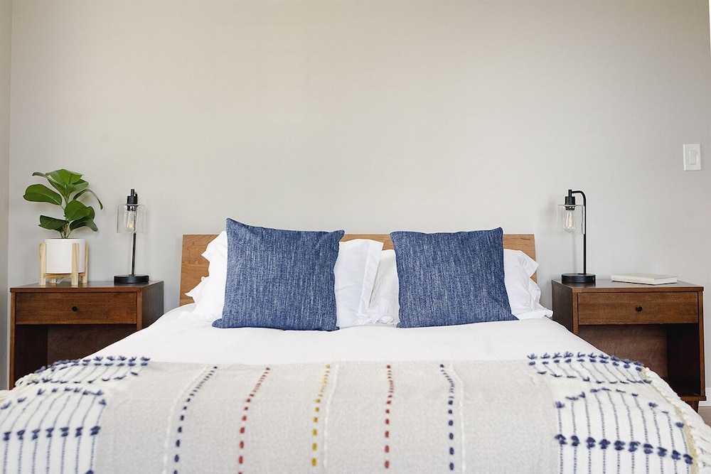 200-year-old Farmhouse Is Fitted With All The Comforts Of 21st Century Living... - Connecticut