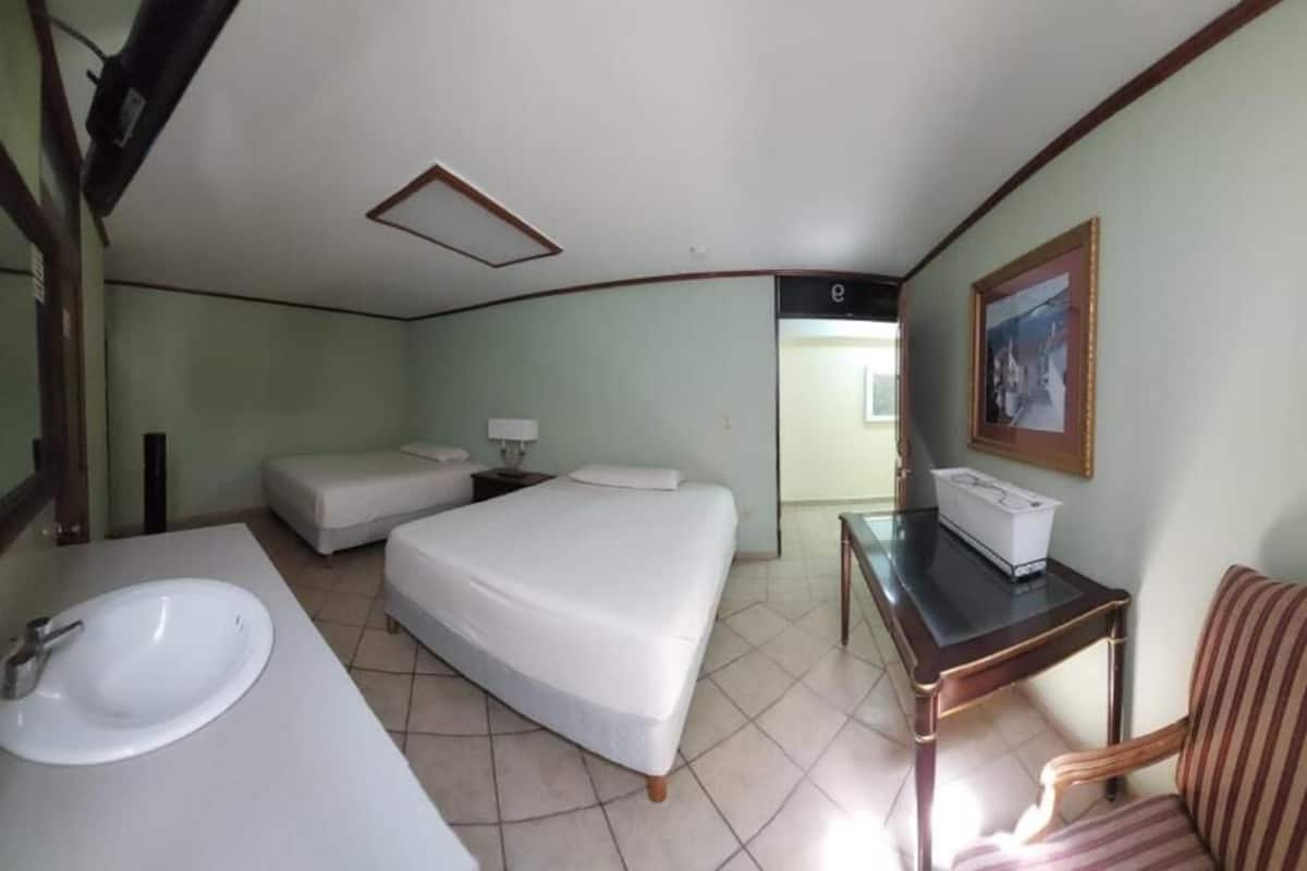 Com mobília individualizada, Wi-fi grátis, roupa de cama fornecida