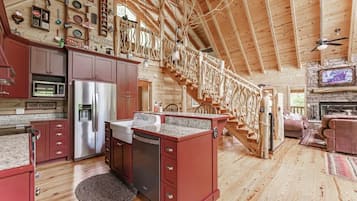 Cabine, 3 quartos | Cozinha privada | Uma cafeteira/bule, um frigorífico, um forno, uma torradeira