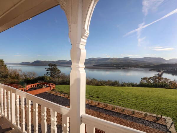 Bryn Mel Manor Straits View - Bangor