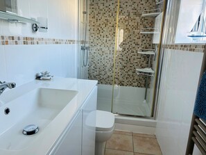 Casa | Banheiro | Chuveiro/banheira combinados, banheira de imersão, secador de cabelo 
