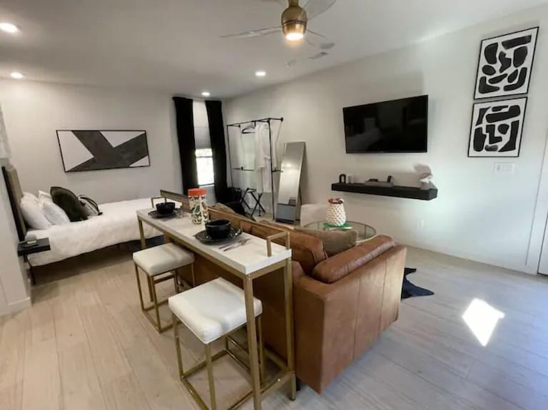 Luxury Downtown Guest House - Bentonville, AR