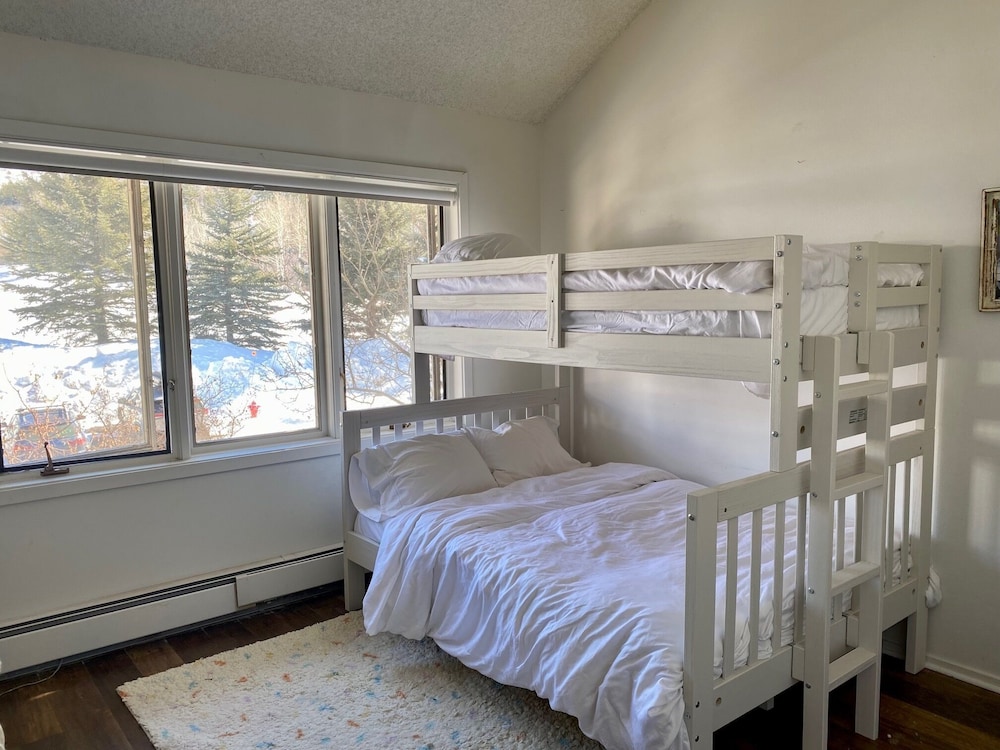 Spacious Ski House, Minutes to Vail & BC, Mountain & Golf Views, Pet ...