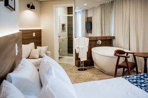 Suite Exclusive com Banheira de Imersao | Roupa hipoalergénica, minibar, cofre no quarto 