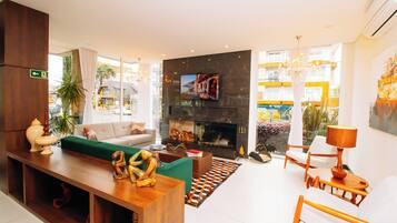 Área de estar no saguão