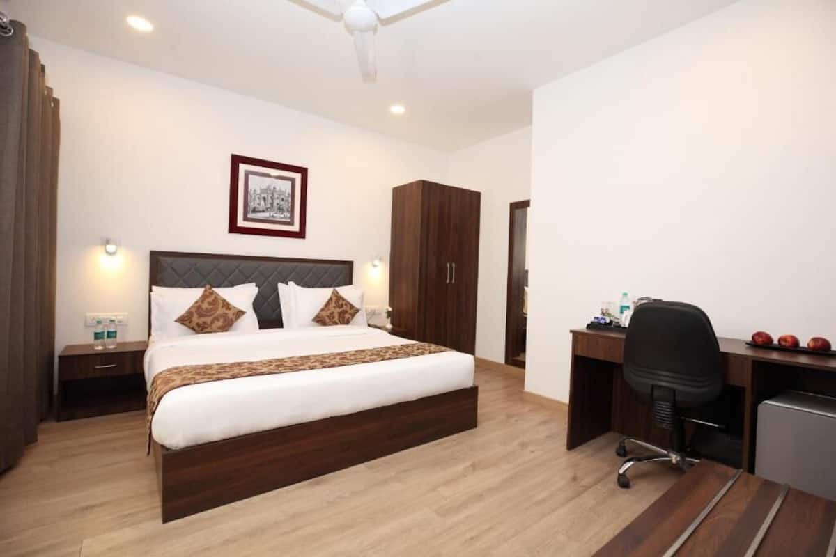 Quarto Duplo Deluxe, 1 cama de casal, não fumadores | Cofre no quarto, ferro/tábua de engomar, Wi-fi grátis