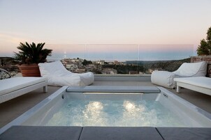 Quarto presidencial | Roupas de cama premium, frigobar, cofres nos quartos, escrivaninha