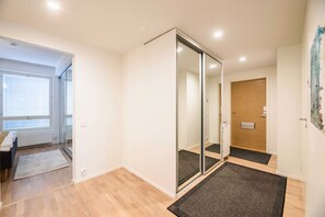 Apartamento superior, sauna seca, vista parcial para o lago | Área de estar