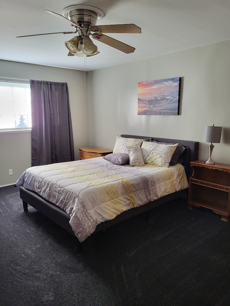 Spacious Red Bluff Mid-century Ranch Style - Red Bluff, CA