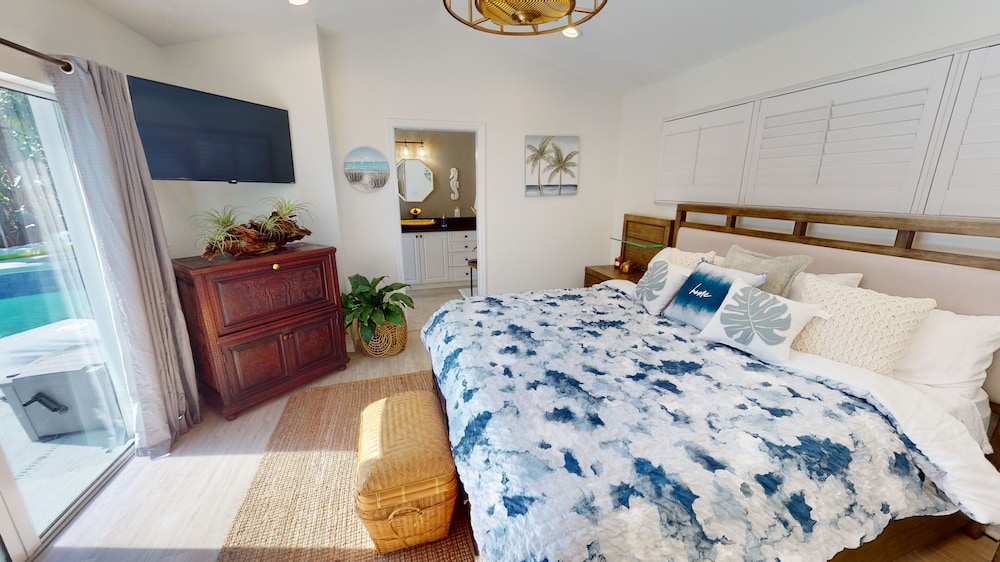 Luxury Beachside Home W\private Heated Pool/spa
Bikers Welcome! - New Smyrna Beach, FL