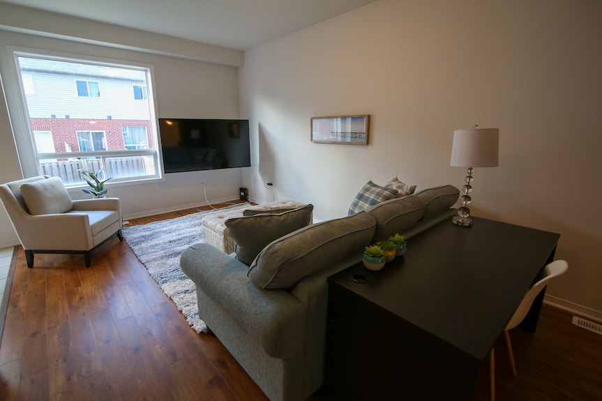 Luxury Curated Stay Steps From Lake Ontario - Hamilton