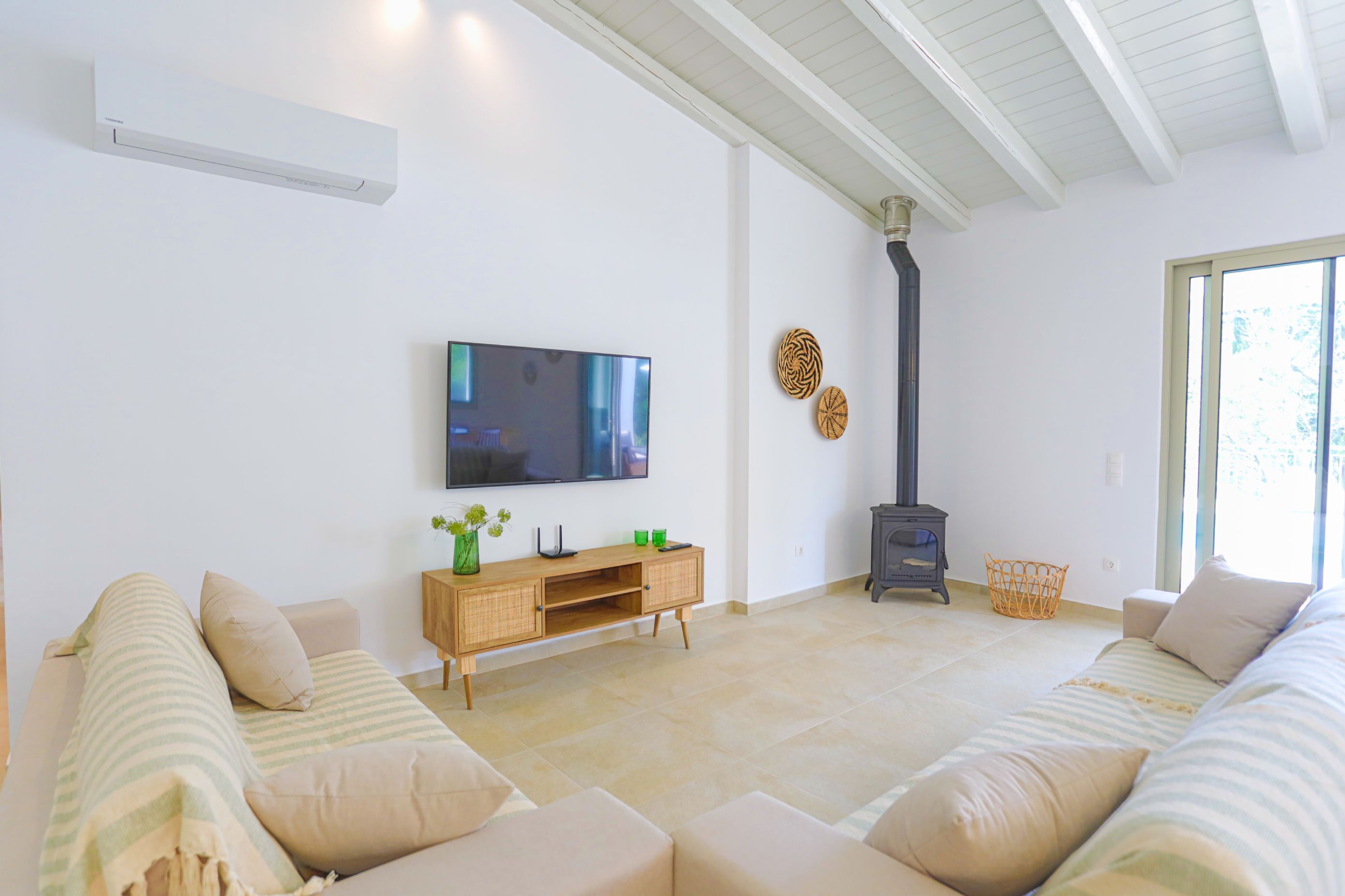 Villa Jupeter: Brand New, Private Pool, Walk To Sea, Wifi, A/c - Ksamil