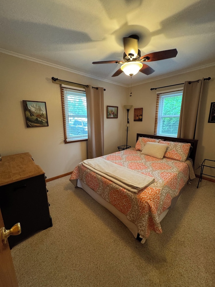 Lakefront Getaway In Hillsdale County, Bird Lake Michigan. - Sandy Beach, Hillsdale
