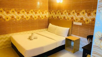 Quarto casal empresarial | Ferros/tábuas de passar roupa, Wi-Fi de cortesia, roupa de cama