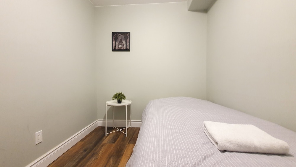 Comfortable Private 2bedroom With Full Kitchen - Kingston