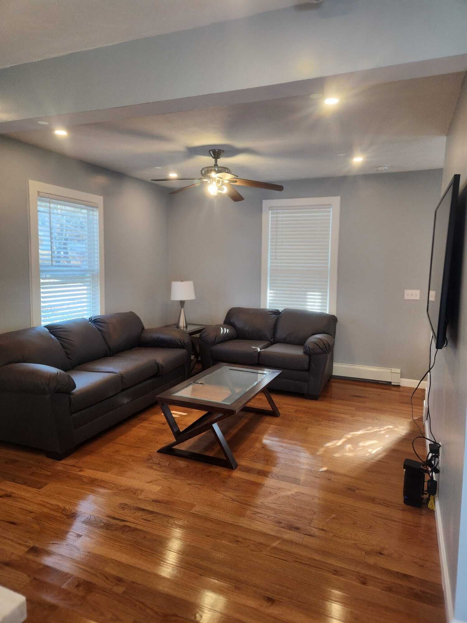 Newly Updated/furnished 3 Bedrooms House - Rutland, MA