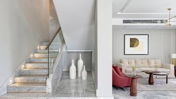 Vila superluxo | Área de estar | Smart TV 55 polegadas com canais via satélite, TV, Netflix