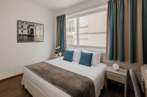 Quarto casal ou duplo superior | Escrivaninha, espaço de trabalho para notebook, Wi-Fi de cortesia