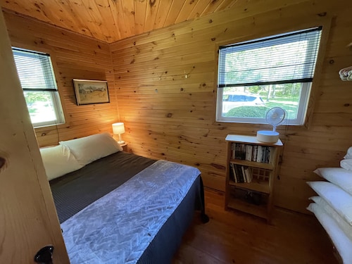 Riverview Escape - Cozy Cottage With Stunning View - Cavendish