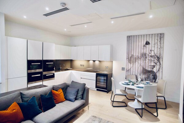 Thames Riverside Apartment In London - Chelsea