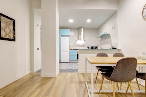 Apartamento Cidade, 1 quarto | Sala de estar | Televisor LCD de 30 polegadas com canais por cabo 
