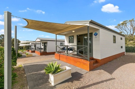 Cabana superior, 2 quartos (Sleeps 6) | Roupa de cama. Discovery Parks - Coffin Bay