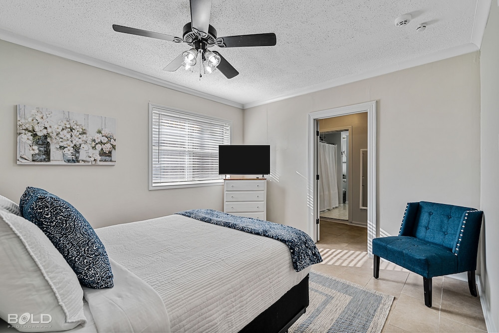Shreveport, Broadmoor Area 4 Bedroom Family Group Home - Shreveport, LA