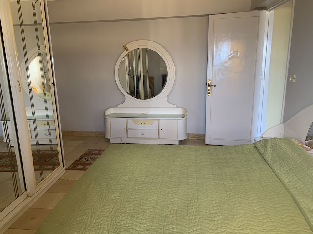 Apartment With Stunning Mediterranean Seaside View - Alejandría