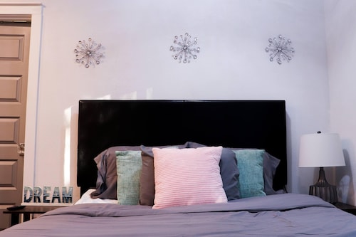 Private Boutique Guest Suite In The Trees - Portland, OR