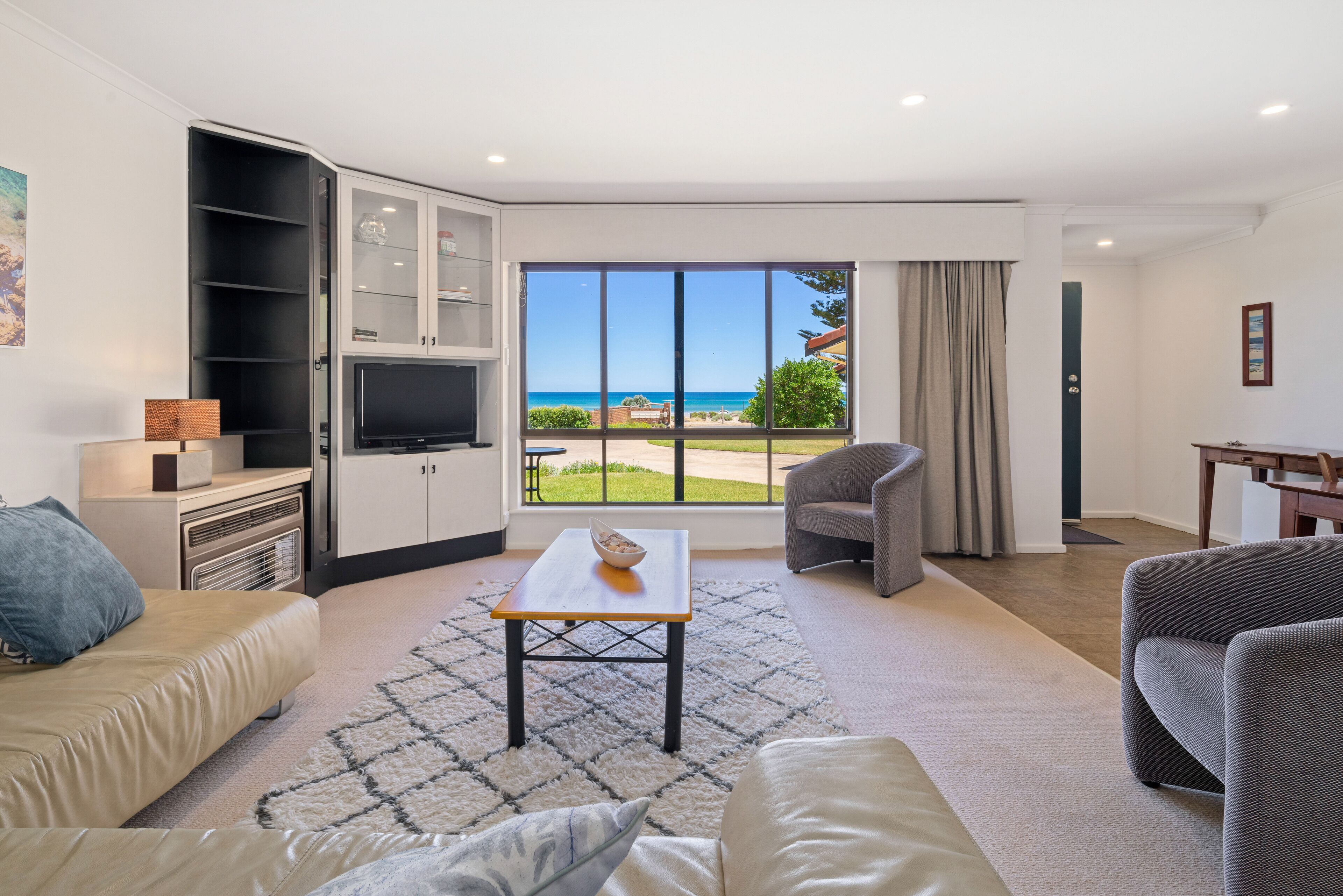 Gorgeous Beach And Ocean Views - Located Right On The Beach - McLaren Vale