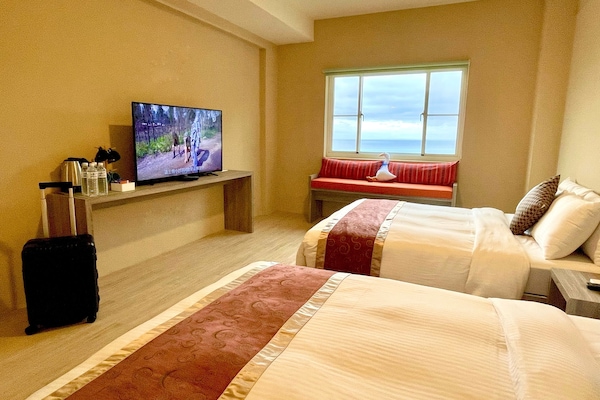 Quarto quádruplo básico | Wi-Fi de cortesia, roupa de cama