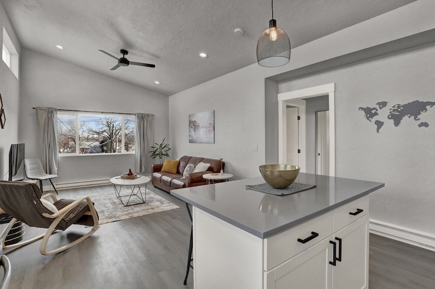 Brand New Luxury 1-bedroom Minutes From Downtown & Hiking - Colorado