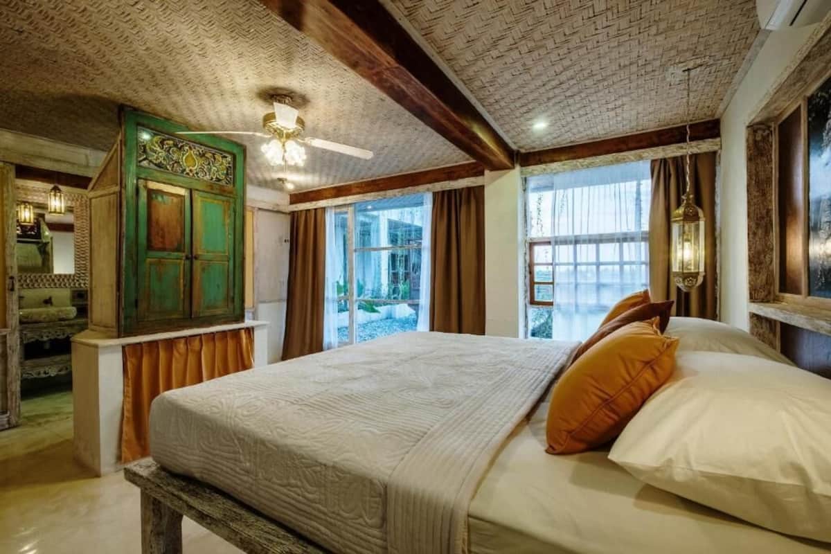 Quarto Duplo Superior | Cofre no quarto, secretária, Wi-fi grátis, roupa de cama fornecida
