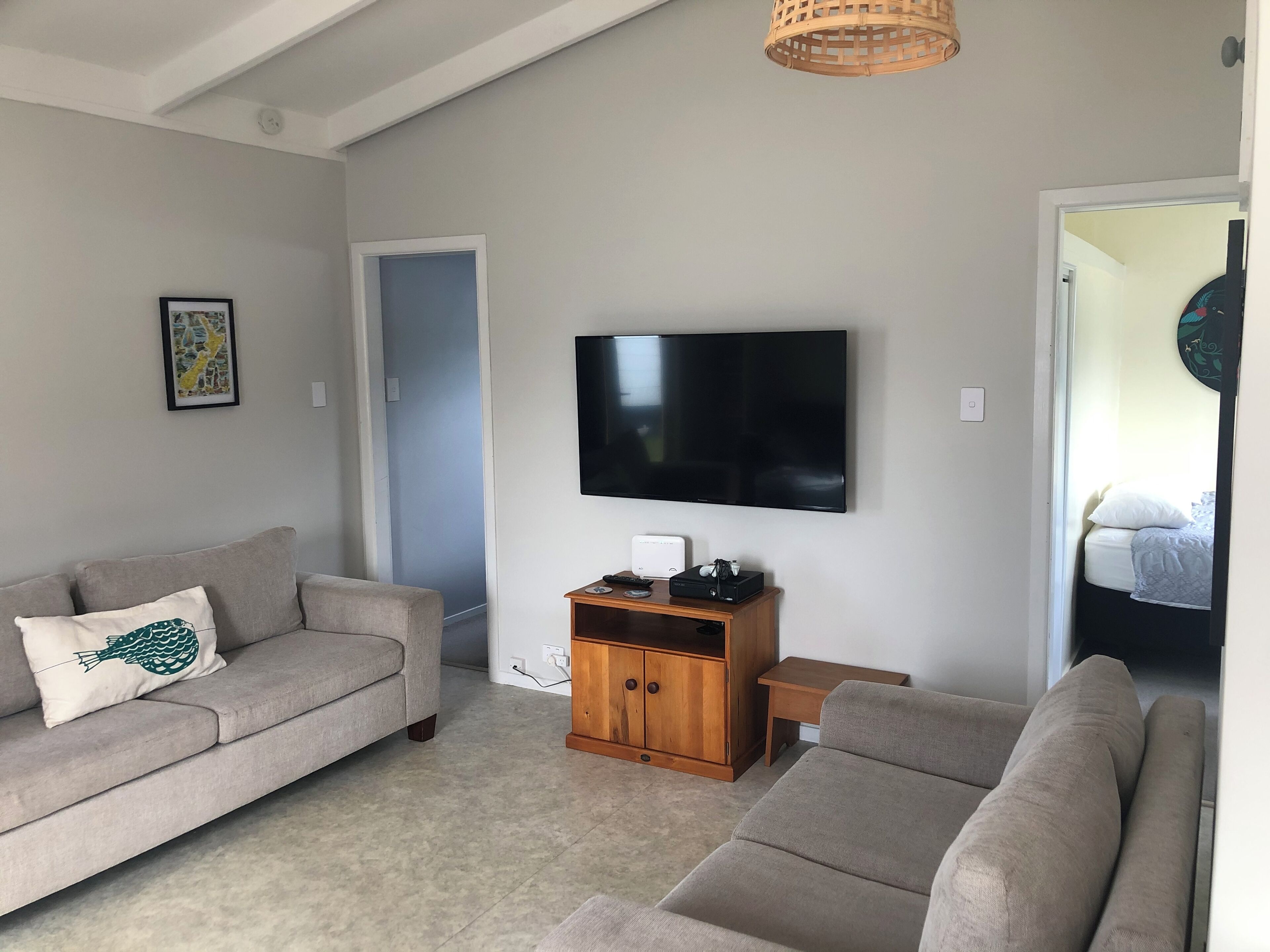 Classic Kiwi Bach On Large Section , Close To Shops And Beach - Hahei