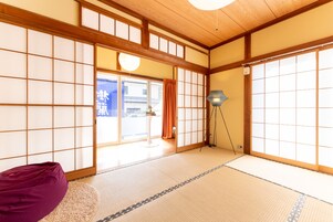 Casa Tradicional | 3 quartos, secretária, secretária adequada para computadores portáteis 