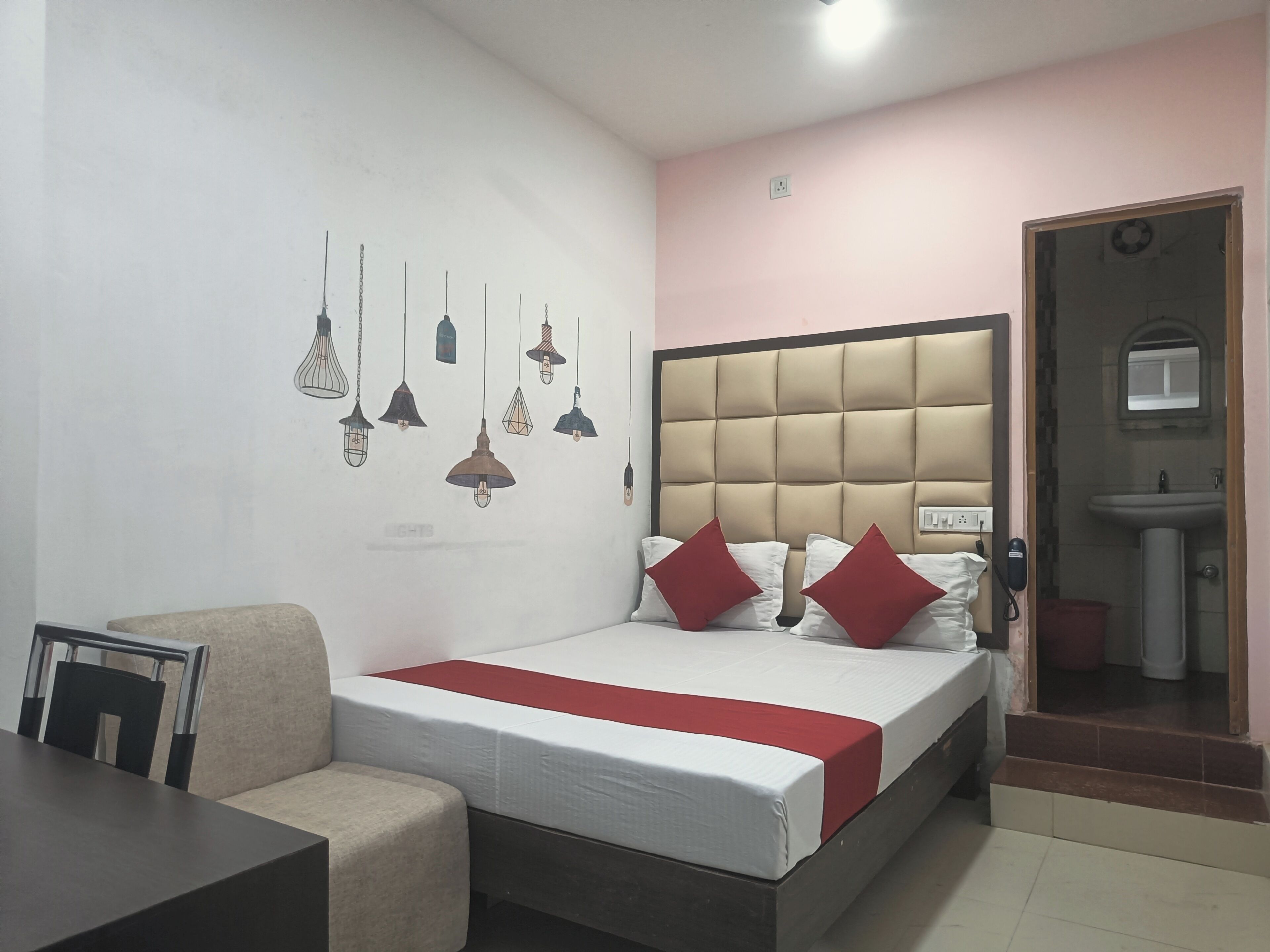 Quarto solteiro standard | Individualmente mobiliados, escrivaninha