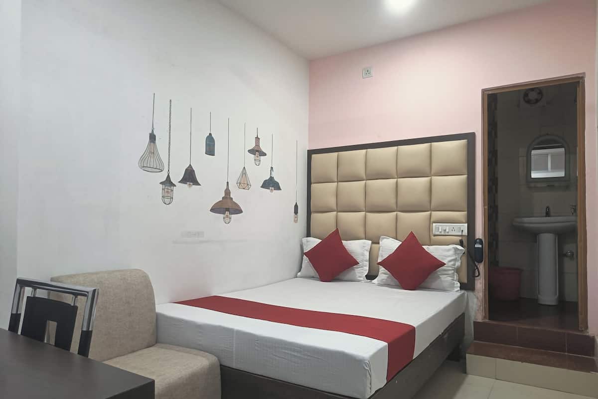 Quarto solteiro standard | Individualmente mobiliados, escrivaninha