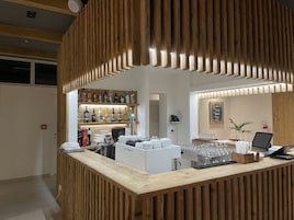 2 bares/lounges 